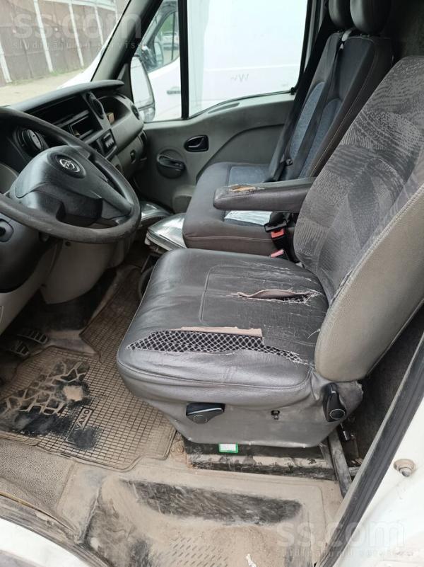 White Renault Master 2007 in Riga, with an engine capacity of 2.50 L and mileage of 560 thousand km for 2350 €, photo 3 on AUTOMOTO.COM.LV