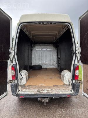 White Renault Master 2007 in Riga, with an engine capacity of 2.50 L and mileage of 275 thousand km for 1150 €, photo 4 on AUTOMOTO.COM.LV