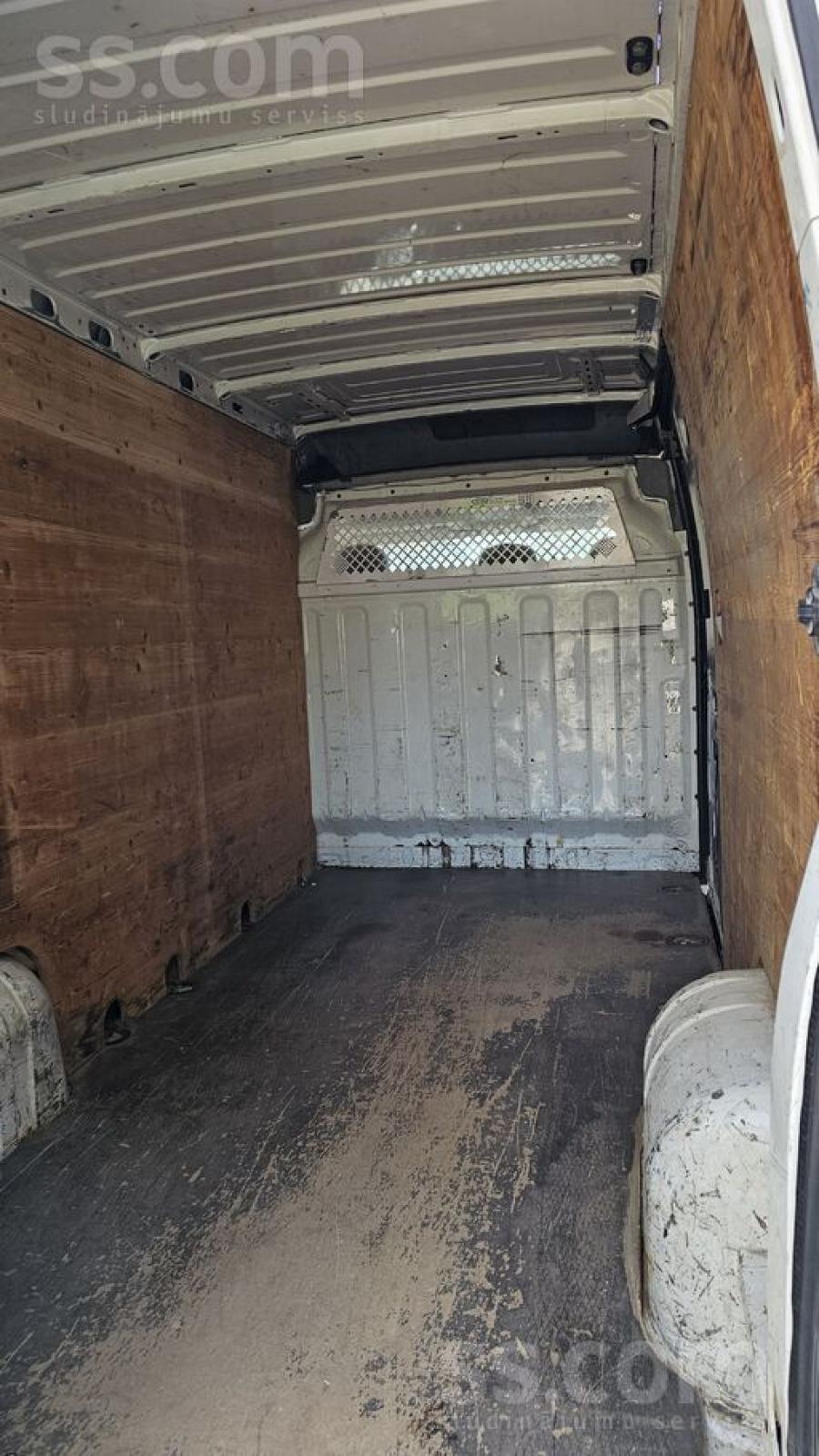 White Renault Master 2008 in Riga, with an engine capacity of 2.50 L and mileage of 298 thousand km for 2600 €, photo 7 on AUTOMOTO.COM.LV