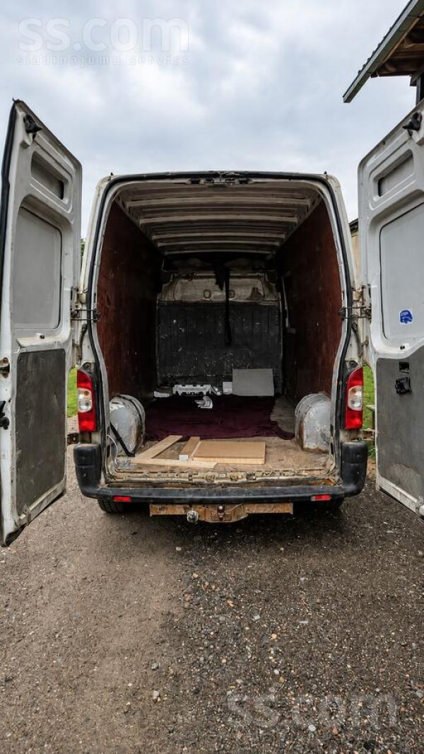 White Renault Master 2008 in Jekabpils, with an engine capacity of 2.50 L and mileage of 434 thousand km for 1990 €, photo 3 on AUTOMOTO.COM.LV