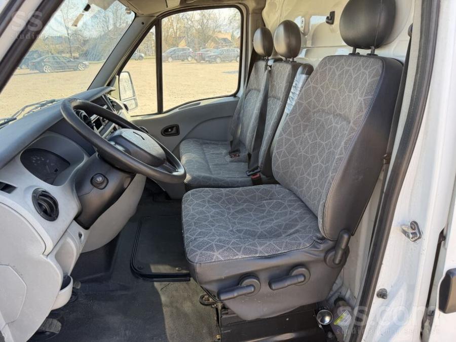 White Renault Master 2009 in Jelgava, with an engine capacity of 2.50 L and mileage of 391 thousand km for 4100 €, photo 11 on AUTOMOTO.COM.LV