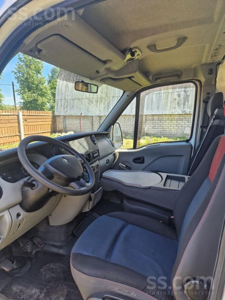 White Renault Master 2009 in Riga, with an engine capacity of 2.50 L and mileage of 338 thousand km for 4356 €, photo 5 on AUTOMOTO.COM.LV