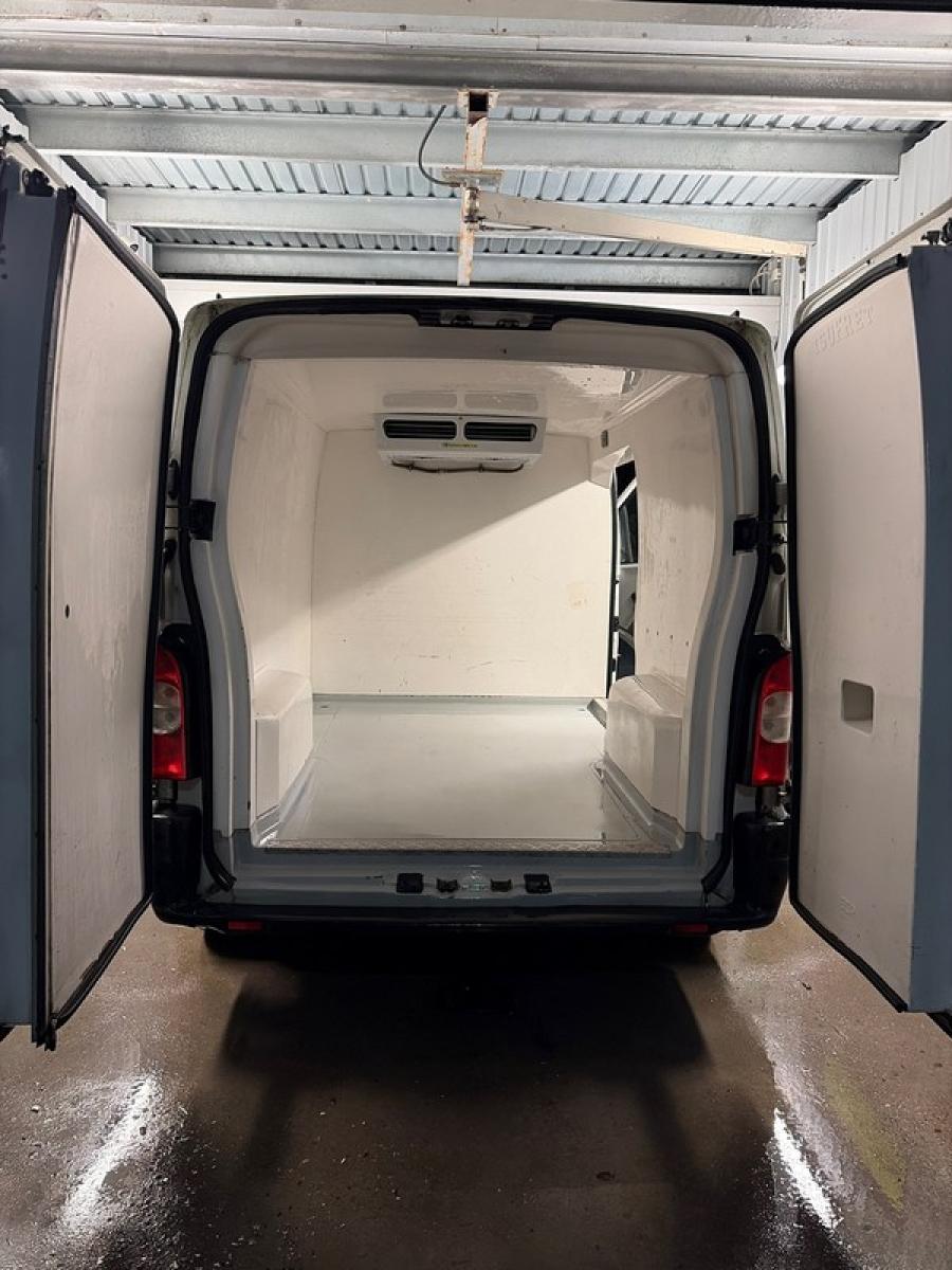Balts Renault Master 2009 Tallina, ar dzinēja tilpumu 2.50 L un nobraukumu 348 tūkst. km par 3000 €, foto 13 vietnē AUTOMOTO.COM.LV