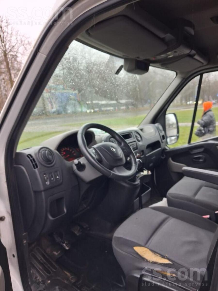 White Renault Master 2011 in Riga, with an engine capacity of 2.30 L and mileage of 311 thousand km for 5100 €, photo 7 on AUTOMOTO.COM.LV