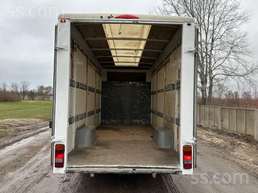 White Renault Master 2011 in Jelgava, with an engine capacity of 2.30 L and mileage of 530 thousand km for 7500 €, photo 9 on AUTOMOTO.COM.LV