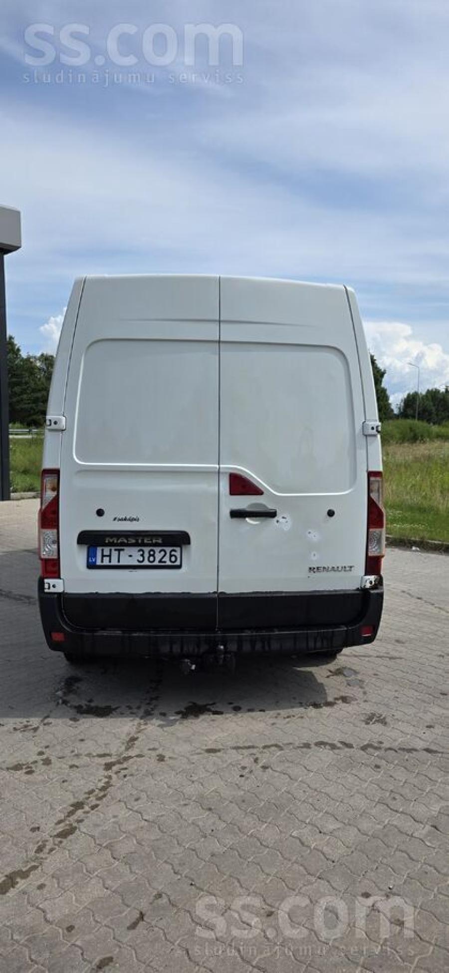 White Renault Master 2011 in Liepaja, with an engine capacity of 2.30 L and mileage of 460 thousand km for 3850 €, photo 5 on AUTOMOTO.COM.LV