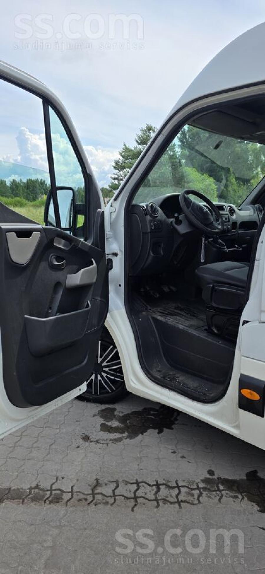 White Renault Master 2011 in Liepaja, with an engine capacity of 2.30 L and mileage of 460 thousand km for 3850 €, photo 8 on AUTOMOTO.COM.LV