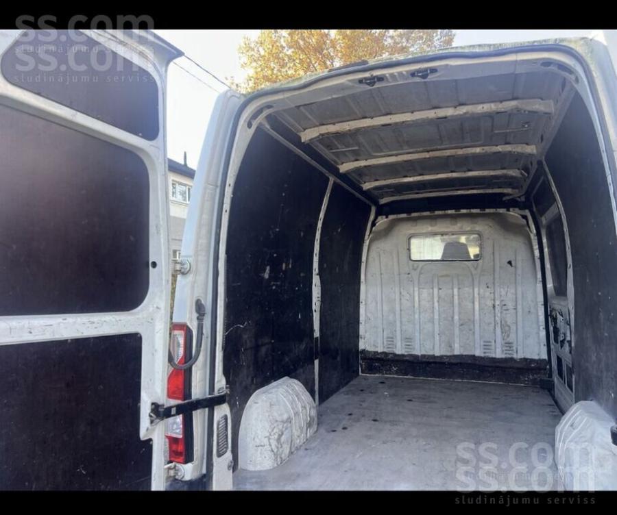 White Renault Master 2012 in Riga, with an engine capacity of 2.30 L and mileage of 358 thousand km for 4400 €, photo 4 on AUTOMOTO.COM.LV