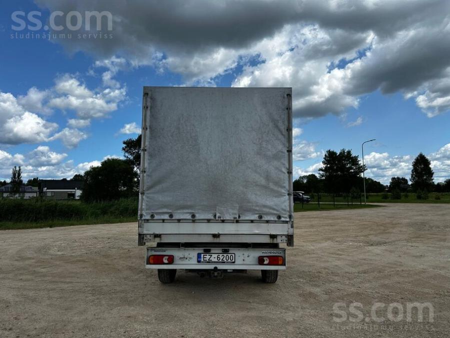 White Renault Master 2012 in Riga, with an engine capacity of 2.30 L and mileage of 264 thousand km for 5500 €, photo 8 on AUTOMOTO.COM.LV