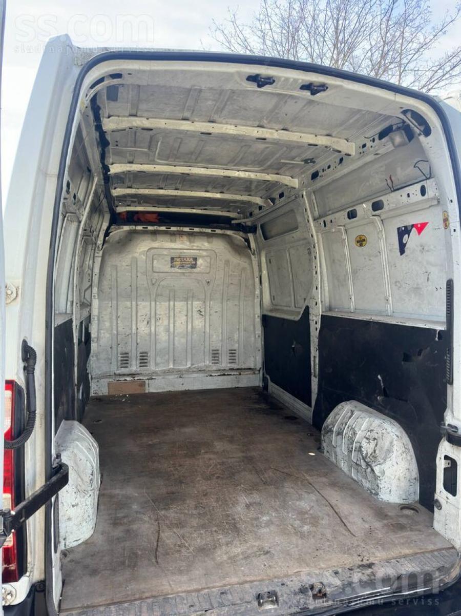 White Renault Master 2012 in Riga, with an engine capacity of 2.30 L and mileage of 311 thousand km for 4000 €, photo 6 on AUTOMOTO.COM.LV