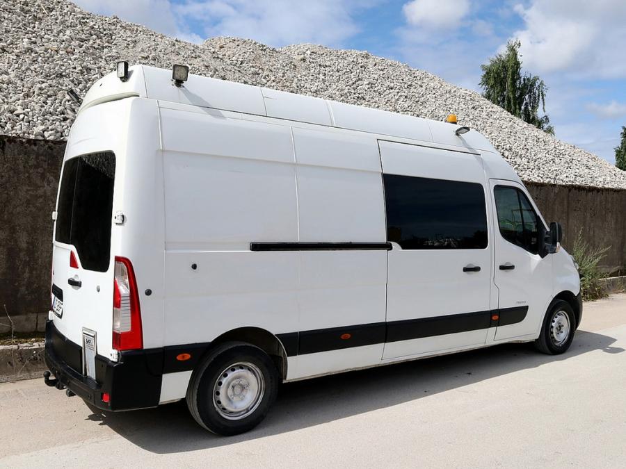 White Renault Master 2012 in Tallinn, with an engine capacity of 2.30 L and mileage of 239 thousand km for 4999 €, photo 13 on AUTOMOTO.COM.LV