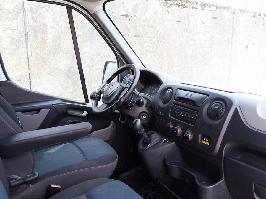 White Renault Master 2012 in Tallinn, with an engine capacity of 2.30 L and mileage of 239 thousand km for 4999 €, photo 15 on AUTOMOTO.COM.LV