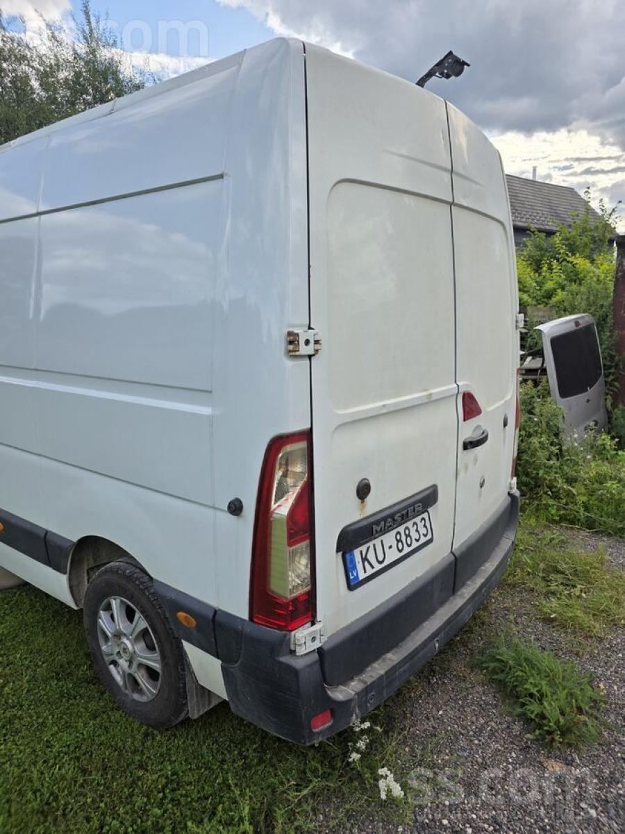 White Renault Master 2012 in Riga, with an engine capacity of 2.30 L and mileage of 406 thousand km for 5600 €, photo 5 on AUTOMOTO.COM.LV