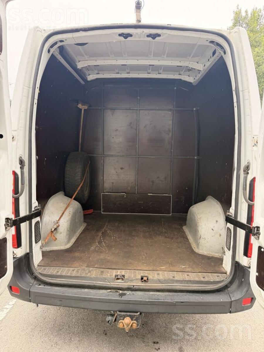 White Renault Master 2012 in Riga, with an engine capacity of 2.30 L and mileage of 336 thousand km for 8000 €, photo 6 on AUTOMOTO.COM.LV
