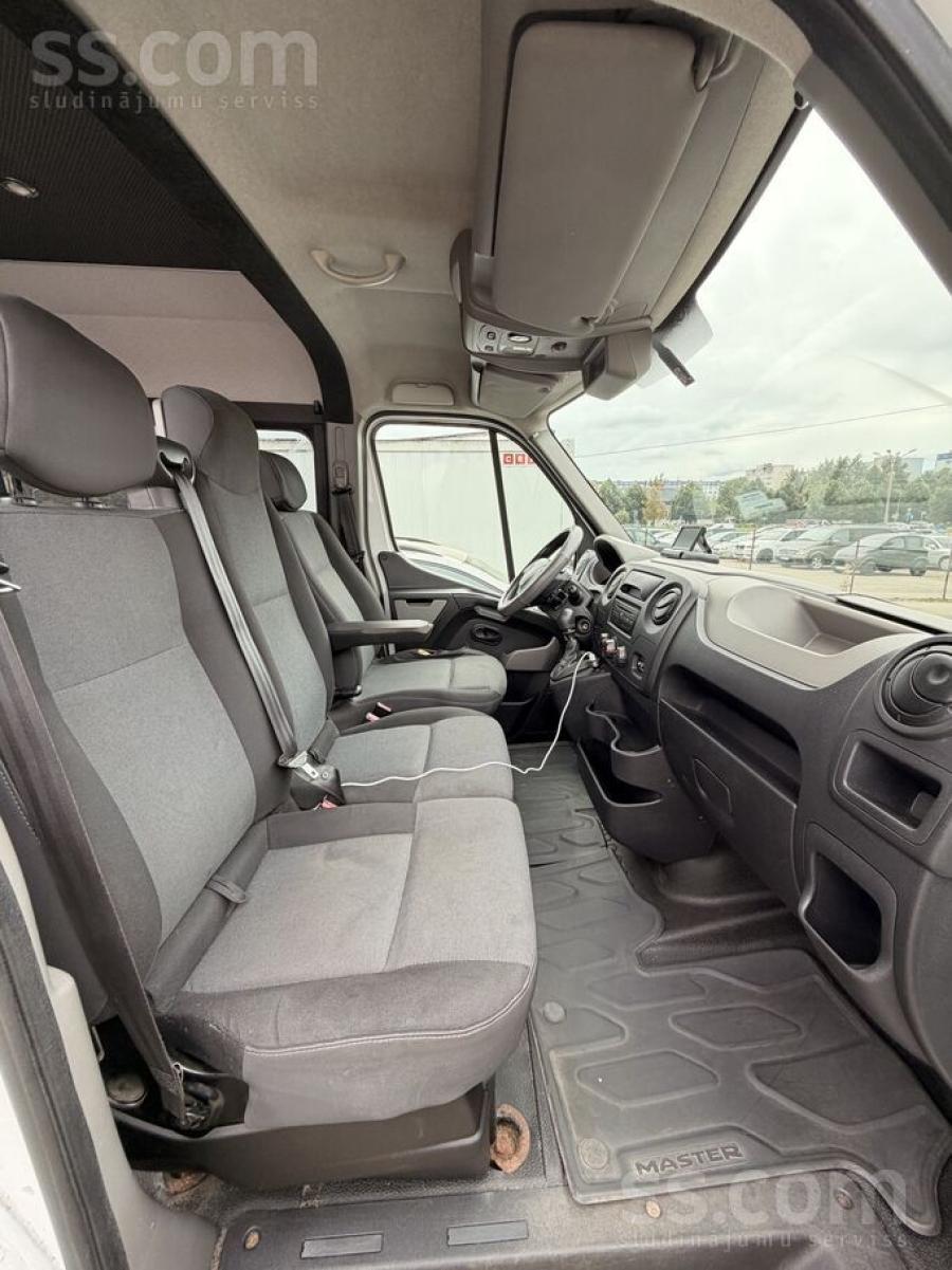 White Renault Master 2012 in Riga, with an engine capacity of 2.30 L and mileage of 336 thousand km for 8000 €, photo 19 on AUTOMOTO.COM.LV