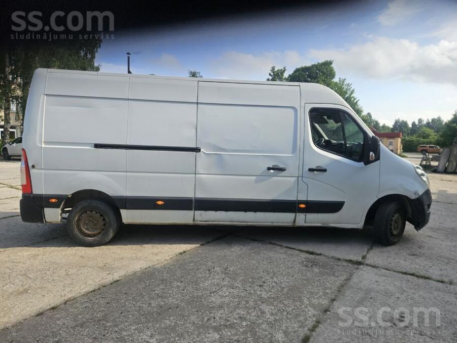 White Renault Master 2013 in Valmiera, with an engine capacity of 2.30 L and mileage of 474 thousand km for 3550 €, photo 9 on AUTOMOTO.COM.LV