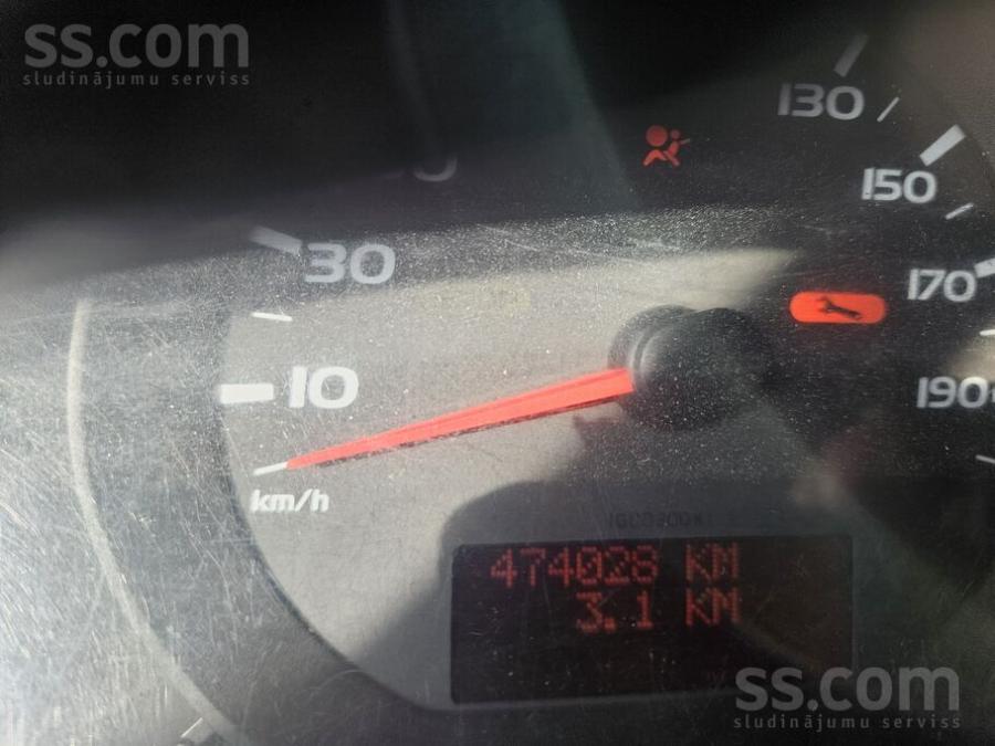 White Renault Master 2013 in Valmiera, with an engine capacity of 2.30 L and mileage of 474 thousand km for 3550 €, photo 11 on AUTOMOTO.COM.LV