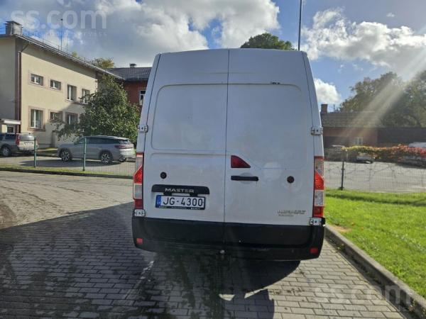 Renault Master 2013 in Valmiera on AUTOMOTO.COM.LV White Renault Master 2013 in Valmiera, with an engine capacity of 2.30 L and mileage of 481 thousand km for 3750 €, photo 6 on AUTOMOTO.COM.LV