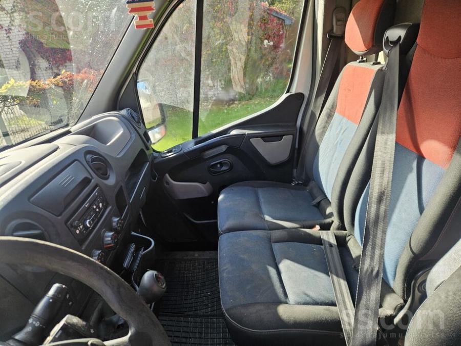 White Renault Master 2013 in Valmiera, with an engine capacity of 2.30 L and mileage of 481 thousand km for 3750 €, photo 11 on AUTOMOTO.COM.LV