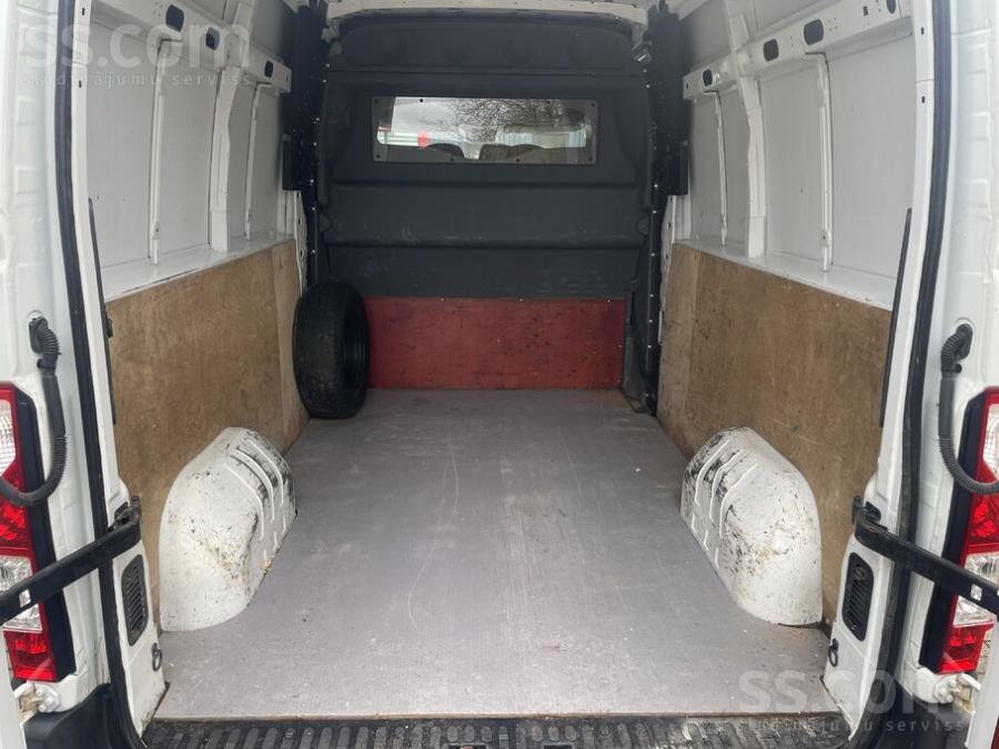 White Renault Master 2014 in Ogre, with an engine capacity of 2.30 L and mileage of 261 thousand km for 7000 €, photo 17 on AUTOMOTO.COM.LV