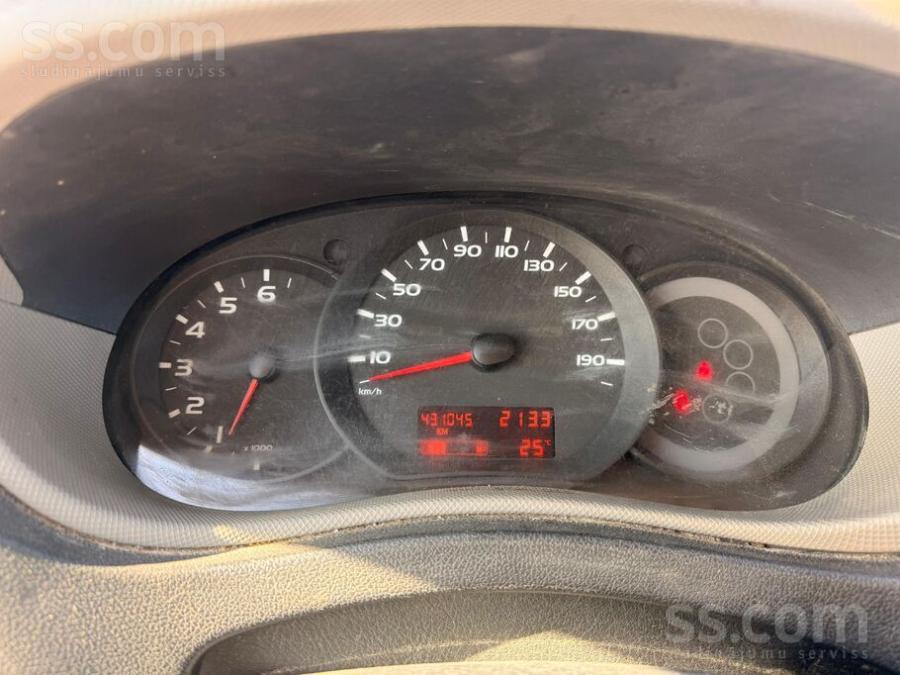 White Renault Master 2014 in Riga, with an engine capacity of 2.30 L and mileage of 431 thousand km for 3388 €, photo 8 on AUTOMOTO.COM.LV