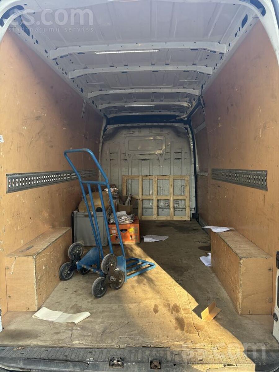 White Renault Master 2014 in Riga, with an engine capacity of 2.30 L and mileage of 403 thousand km for 5900 €, photo 6 on AUTOMOTO.COM.LV