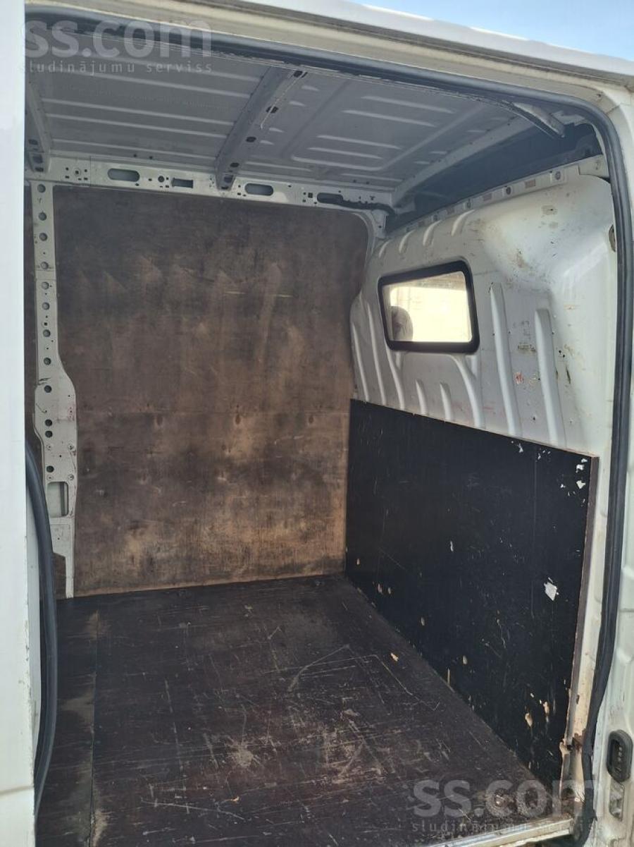 Balts Renault Master 2014 Rīga, ar dzinēja tilpumu 2.30 L un nobraukumu 359 tūkst. km par 6655 €, foto 12 vietnē AUTOMOTO.COM.LV