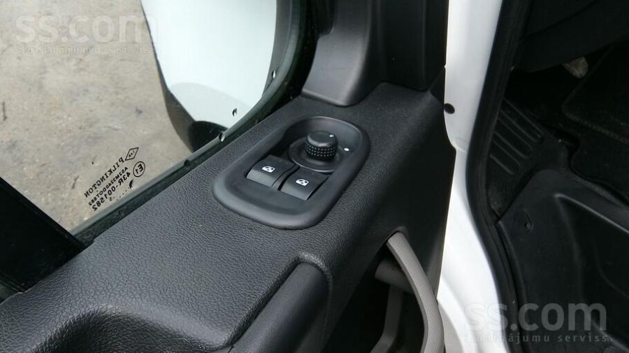 White Renault Master 2015 in Riga, with an engine capacity of 2.30 L and mileage of 0 thousand km for 8500 €, photo 19 on AUTOMOTO.COM.LV