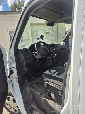 White Renault Master 2015 in Riga, with an engine capacity of 2.30 L and mileage of 481 thousand km for 7300 €, photo 10 on AUTOMOTO.COM.LV