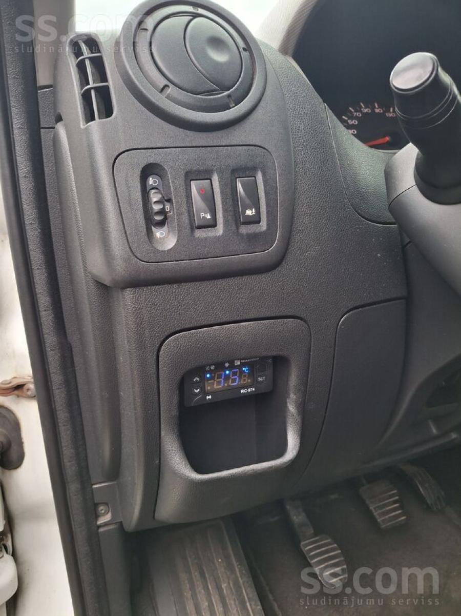 White Renault Master 2015 in Riga, with an engine capacity of 2.30 L and mileage of 768 thousand km for 5990 €, photo 9 on AUTOMOTO.COM.LV
