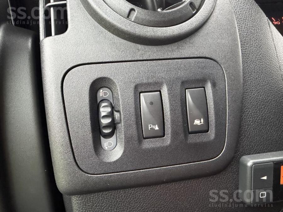 Balts Renault Master 2016 Jelgava, ar dzinēja tilpumu 2.30 L un nobraukumu 389 tūkst. km par 12000 €, foto 27 vietnē AUTOMOTO.COM.LV