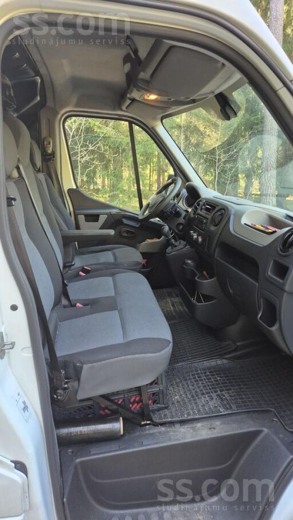 White Renault Master 2016 in Riga, with an engine capacity of 2.30 L and mileage of 338 thousand km for 10000 €, photo 6 on AUTOMOTO.COM.LV