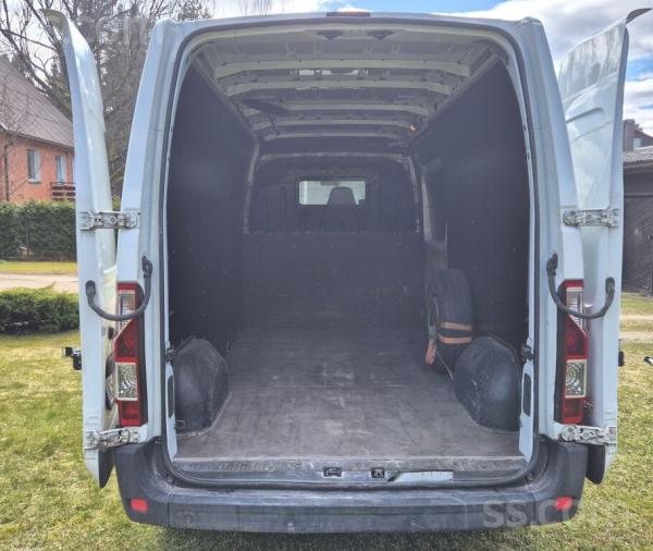 White Renault Master 2017 in Riga, with an engine capacity of 2.30 L and mileage of 338 thousand km for 8000 €, photo 6 on AUTOMOTO.COM.LV