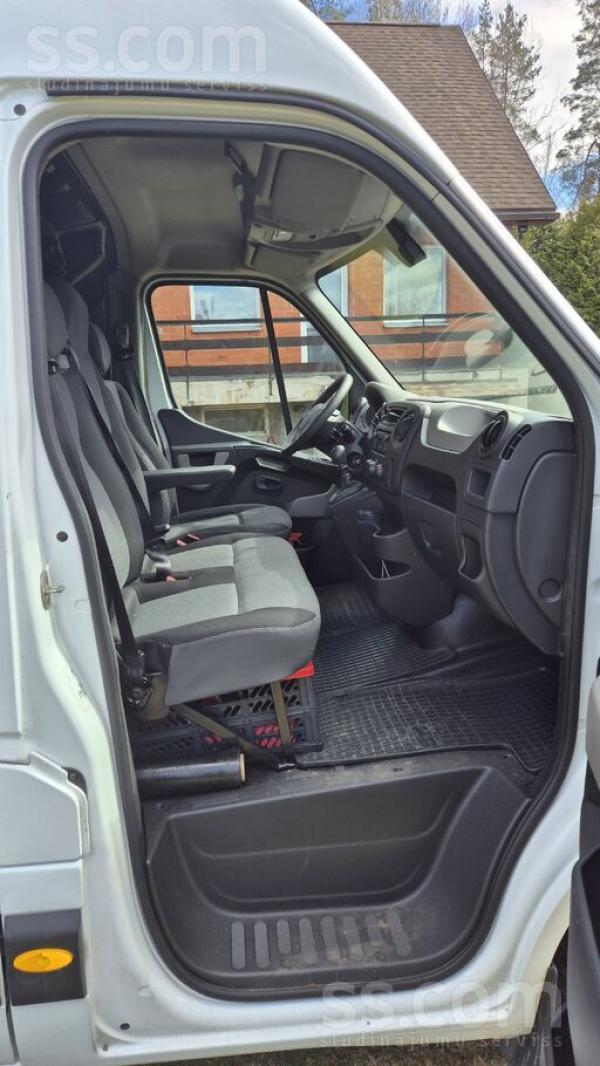 White Renault Master 2017 in Riga, with an engine capacity of 2.30 L and mileage of 338 thousand km for 8000 €, photo 8 on AUTOMOTO.COM.LV