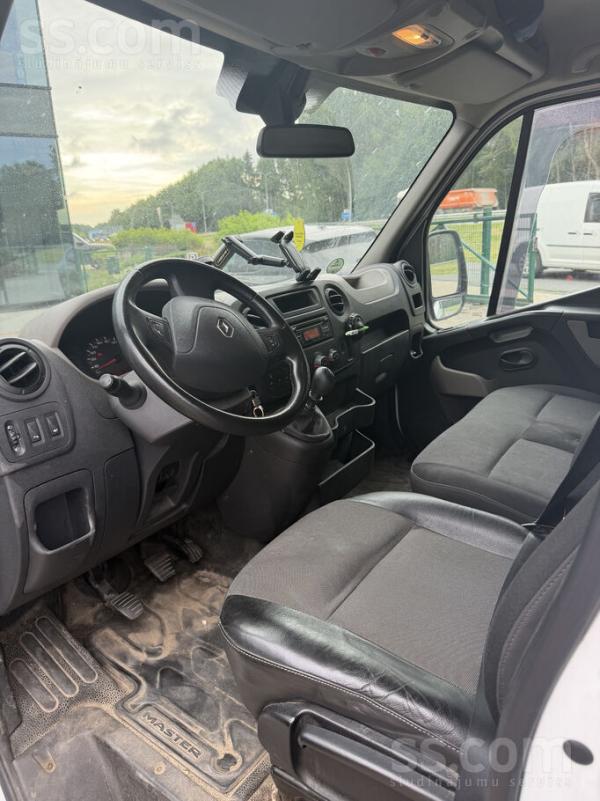 White Renault Master 2017 in Riga, with an engine capacity of 2.30 L and mileage of 368 thousand km for 7900 €, photo 4 on AUTOMOTO.COM.LV