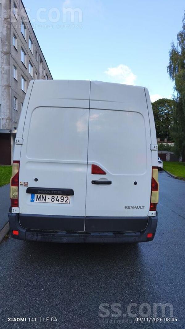 White Renault Master 2017 in Riga, with an engine capacity of 2.30 L and mileage of 189 thousand km for 9990 €, photo 4 on AUTOMOTO.COM.LV
