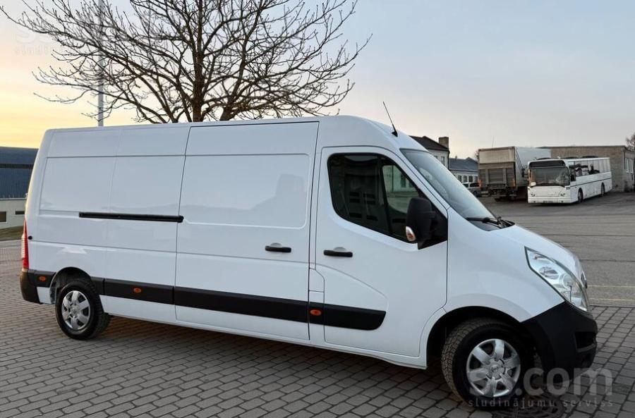 White Renault Master 2018 in Aizkraukle, with an engine capacity of 2.30 L and mileage of 254 thousand km for 8999 €, photo 7 on AUTOMOTO.COM.LV