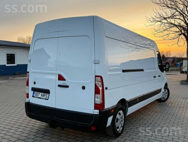 White Renault Master 2018 in Aizkraukle, with an engine capacity of 2.30 L and mileage of 254 thousand km for 8999 €, photo 9 on AUTOMOTO.COM.LV