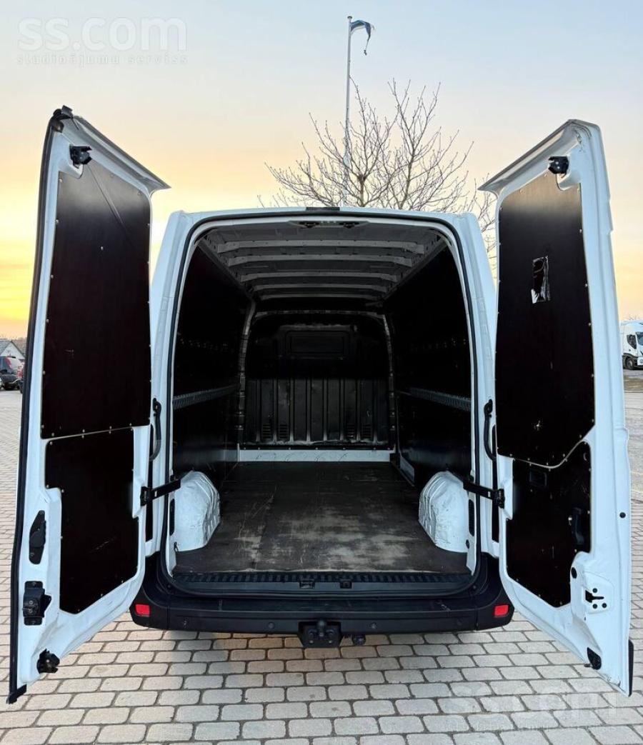 White Renault Master 2018 in Aizkraukle, with an engine capacity of 2.30 L and mileage of 254 thousand km for 8999 €, photo 13 on AUTOMOTO.COM.LV