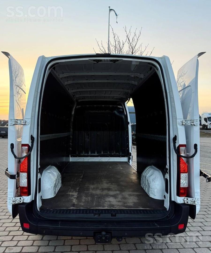 White Renault Master 2018 in Aizkraukle, with an engine capacity of 2.30 L and mileage of 254 thousand km for 8999 €, photo 15 on AUTOMOTO.COM.LV