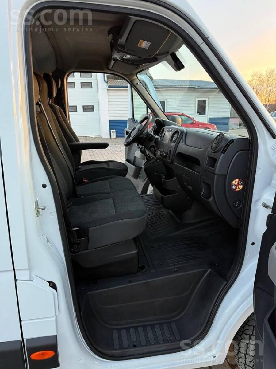 White Renault Master 2018 in Aizkraukle, with an engine capacity of 2.30 L and mileage of 254 thousand km for 8999 €, photo 19 on AUTOMOTO.COM.LV