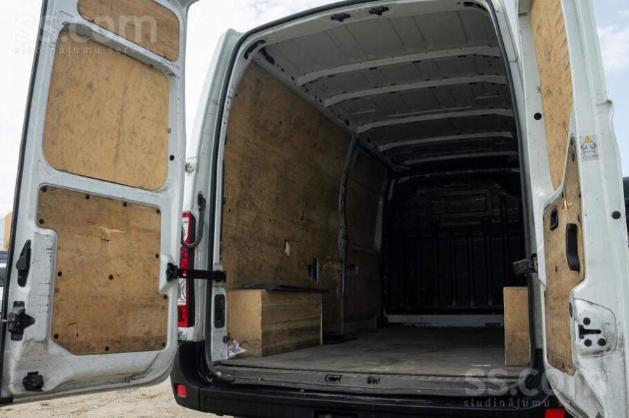 White Renault Master 2018 in Jelgava, with an engine capacity of 2.30 L and mileage of 408 thousand km for 6700 €, photo 9 on AUTOMOTO.COM.LV