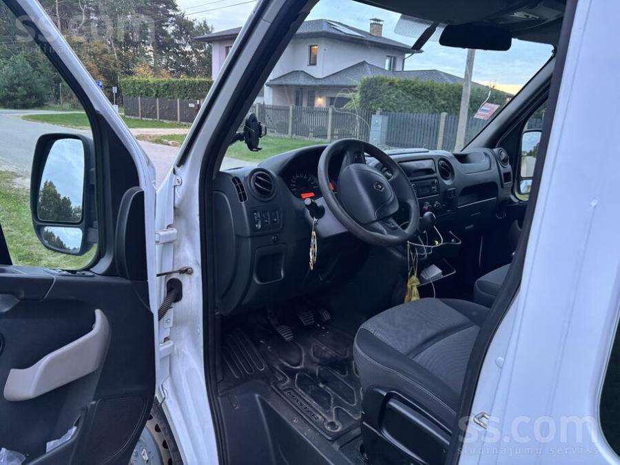 White Renault Master 2018 in Riga, with an engine capacity of 2.30 L and mileage of 198 thousand km for 12500 €, photo 12 on AUTOMOTO.COM.LV