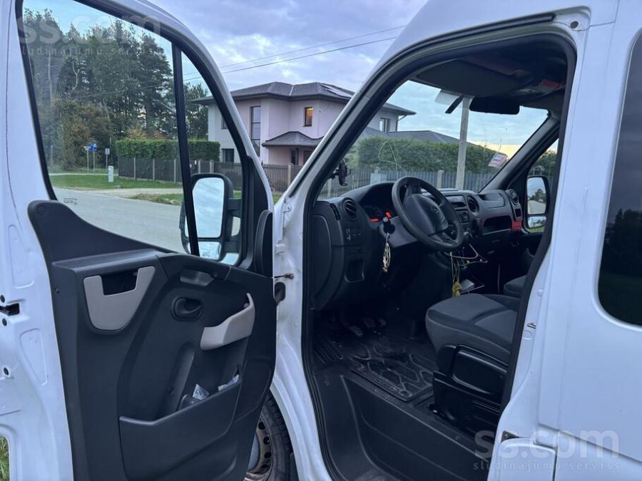 White Renault Master 2018 in Riga, with an engine capacity of 2.30 L and mileage of 198 thousand km for 12500 €, photo 13 on AUTOMOTO.COM.LV