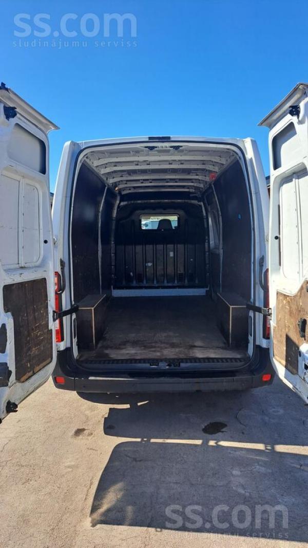 White Renault Master 2020 in Riga, with an engine capacity of 2.30 L and mileage of 169 thousand km for 14500 €, photo 5 on AUTOMOTO.COM.LV