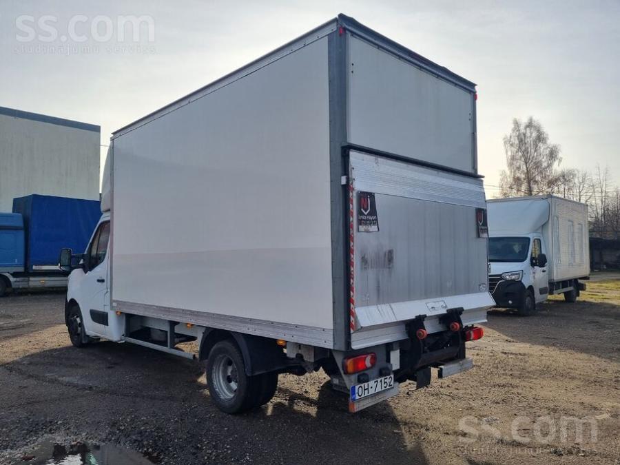 White Renault Master 2020 in Riga, with an engine capacity of 2.30 L and mileage of 183 thousand km for 23900 €, photo 5 on AUTOMOTO.COM.LV