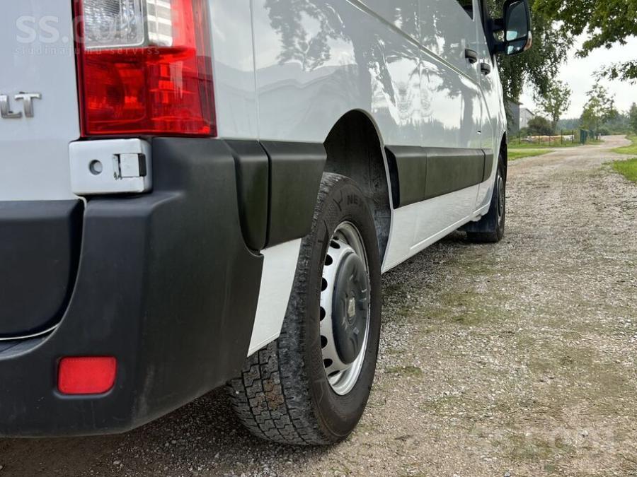White Renault Master 2020 in Riga, with an engine capacity of 2.30 L and mileage of 258 thousand km for 14990 €, photo 12 on AUTOMOTO.COM.LV