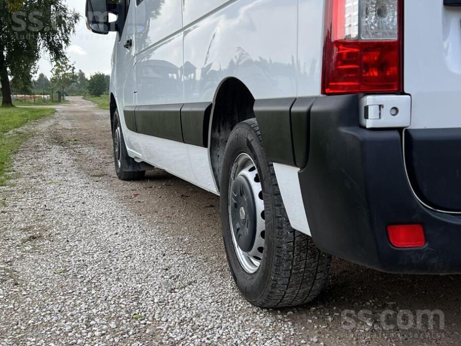 White Renault Master 2020 in Riga, with an engine capacity of 2.30 L and mileage of 258 thousand km for 14990 €, photo 13 on AUTOMOTO.COM.LV