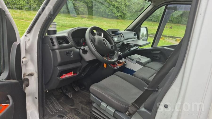 White Renault Master 2021 in Riga, with an engine capacity of 2.30 L and mileage of 500 thousand km for 9200 €, photo 9 on AUTOMOTO.COM.LV