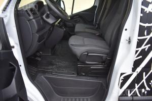 White Renault Master 2021 in Talsi, with an engine capacity of 2.30 L and mileage of 245 thousand km for 10900 €, photo 5 on AUTOMOTO.COM.LV